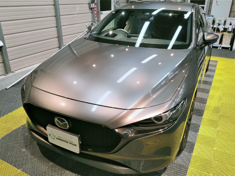 マツダ MAZDA3/Mサイズ / ダイヤモンドキーパー＋フッ素ガラスコーティング（全面）＋鉄粉取り＋部分鏡面研磨 の施工事例（2023年8月16日 ）｜ モンスターウォッシュ